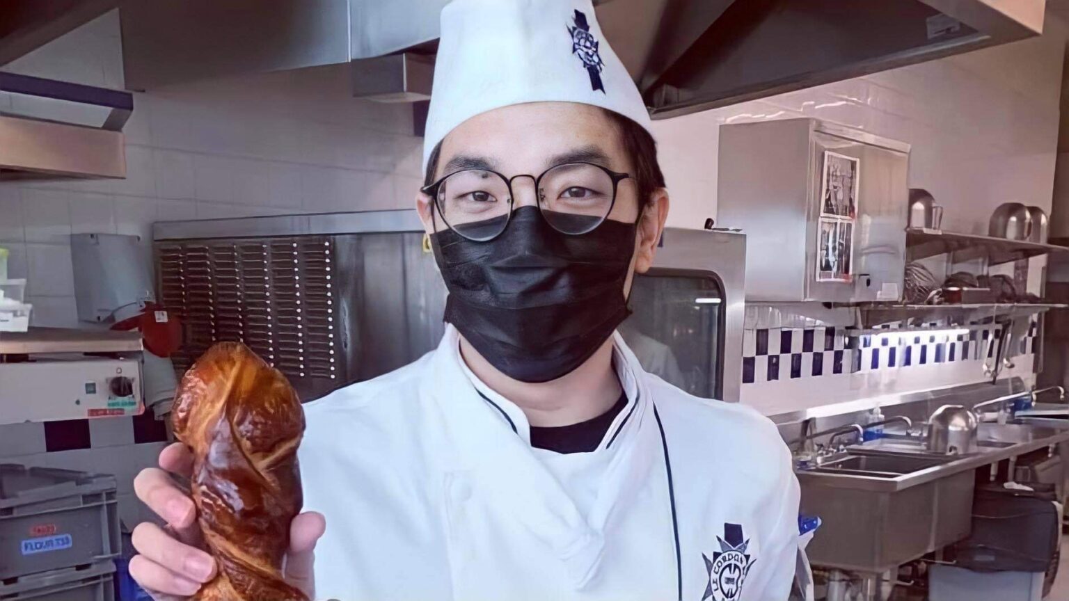 MeMarkz เผยที่มาเปิดร้านขนม URSA CAFE BKK | ONE Esports Thailand