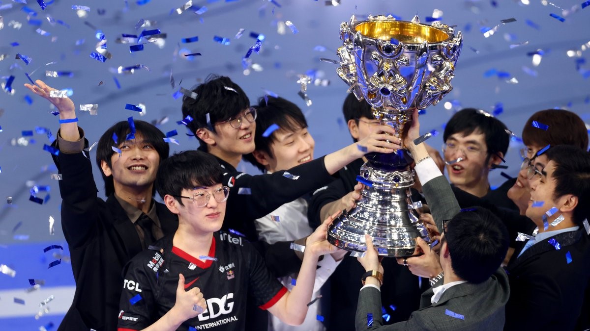 เจ้าของทีม EDward Gaming ซื้อบ้านแจกผู้เล่นแชมป์โลก LoL | ONE Esports ...