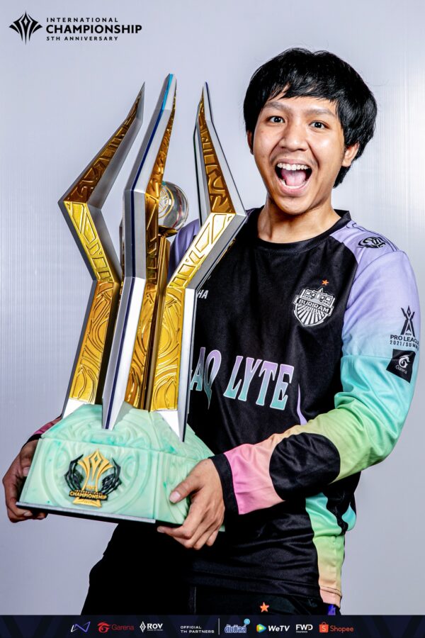 นักพากย์ดังเวียดนามยก NuNu คือที่สุดในตำแหน่งมิดเลน | ONE Esports Thailand