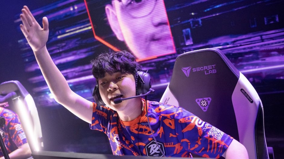 mindfreak ฟอร์มเดือด ซัด Fnatic หมดทีมแบบ 1v4 | ONE Esports Thailand