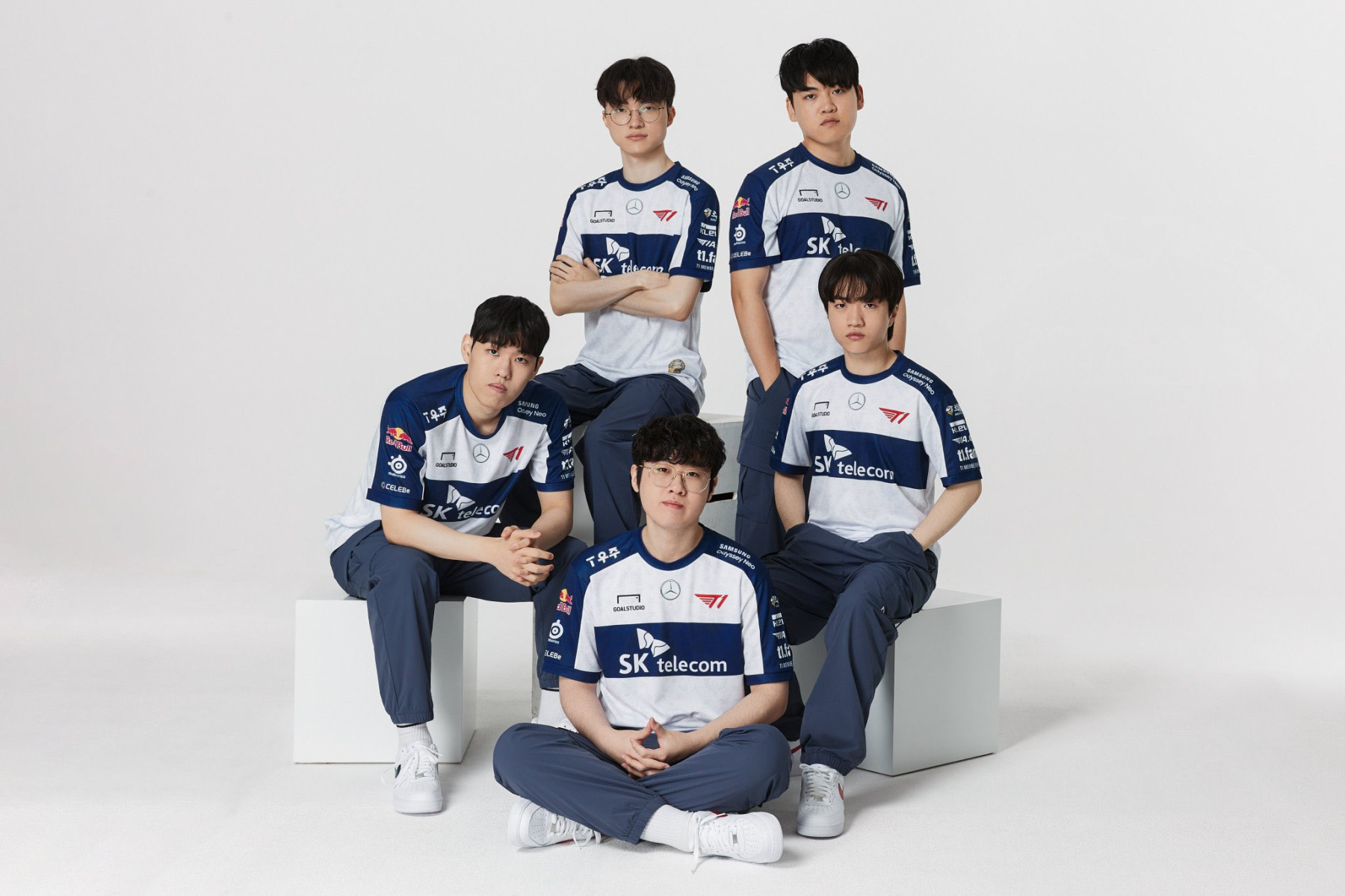 Faker ได้รับของขวัญสุดล้ำค่าจากพาร์ทเนอร์ใหม่ของ T1 | ONE Esports Thailand