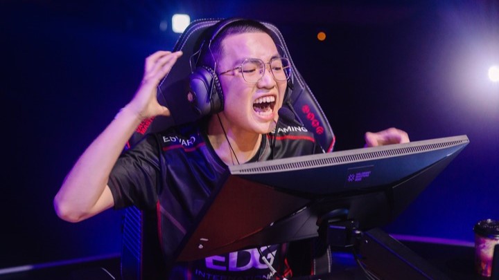 EDward Gaming เอาชนะ T1 คว้าโควตาเพลย์ออฟ Masters Tokyo | ONE Esports Thailand