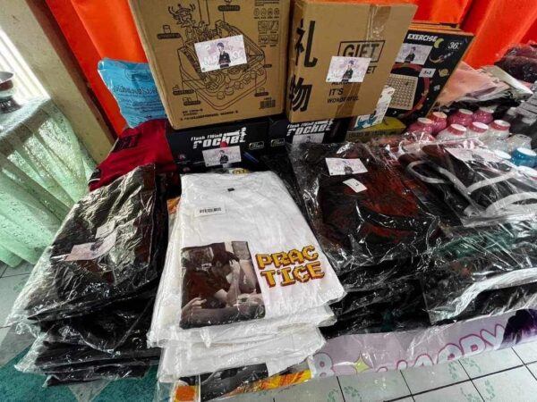 ครอบครัว MarkKy และแฟนคลับ มอบของให้สถานสงเคราะห์เด็ก | ONE Esports ...