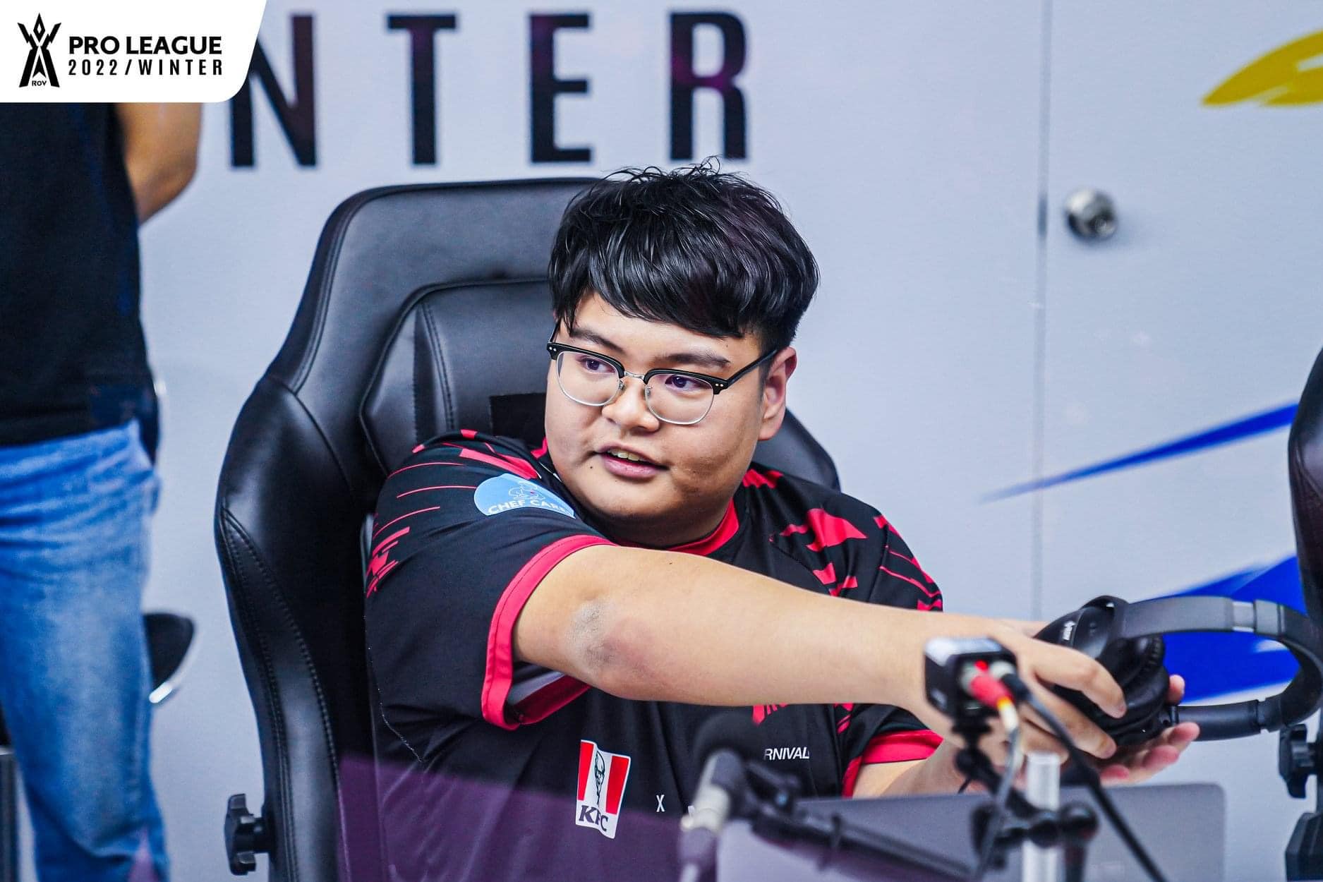 MOOP ตอบประเด็นแฟนเชียร์ให้ย้ายไปร่วมทีม Buriram United | ONE Esports ...