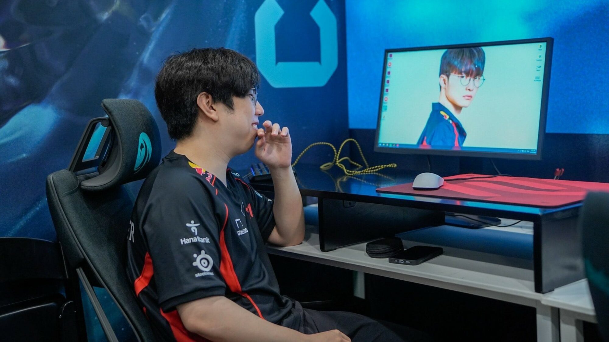 ผู้เล่น Valorant ของ T1 ตั้งรูป Faker หน้าจอ PC | ONE Esports Thailand