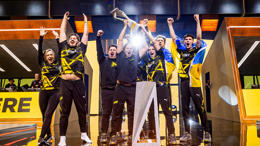 แฟน CS2 ร้องเพลงต้อนรับ iM ผู้เล่น NAVI แชมป์ PGL Major แน่นสนามบิน | ONE Esports Thailand