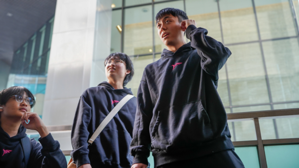 Crws เผยถึง Surf เปลี่ยนไปอย่างไรในวันที่เป็นตัวจริง Talon | ONE ...