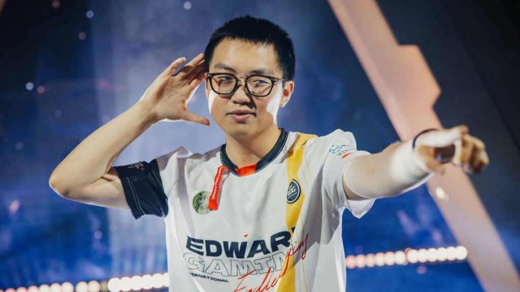 EDward Gaming ฟอร์มแรง ทุบ FUT 2-0 เก็บชัยแรก Champions 2024 | ONE ...