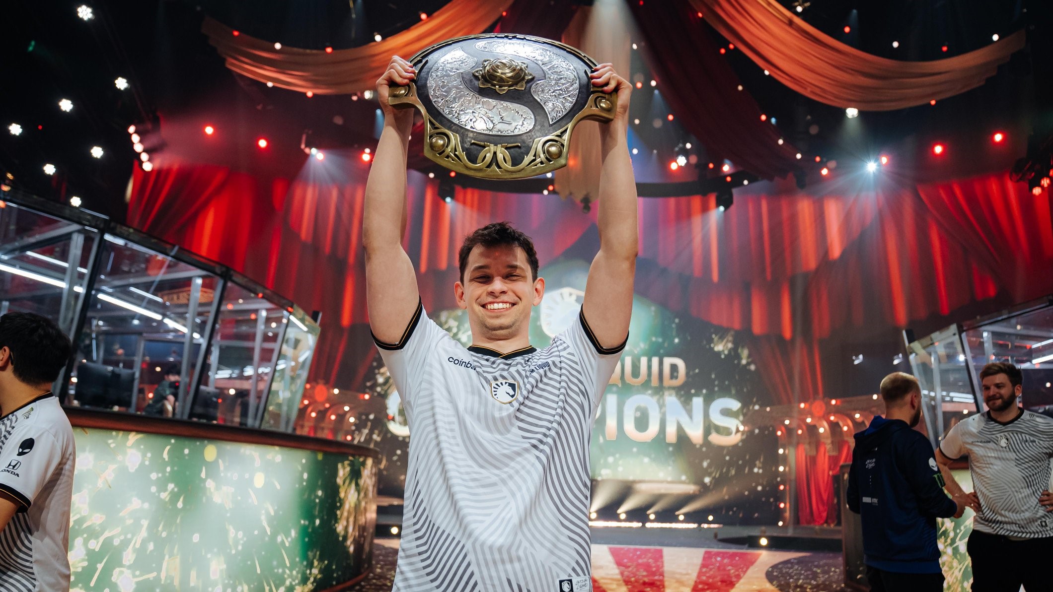 Blitz กลั้นน้ำตา Team Liquid เจ็บมาเยอะก่อนถึงแชมป์ TI | ONE Esports ...