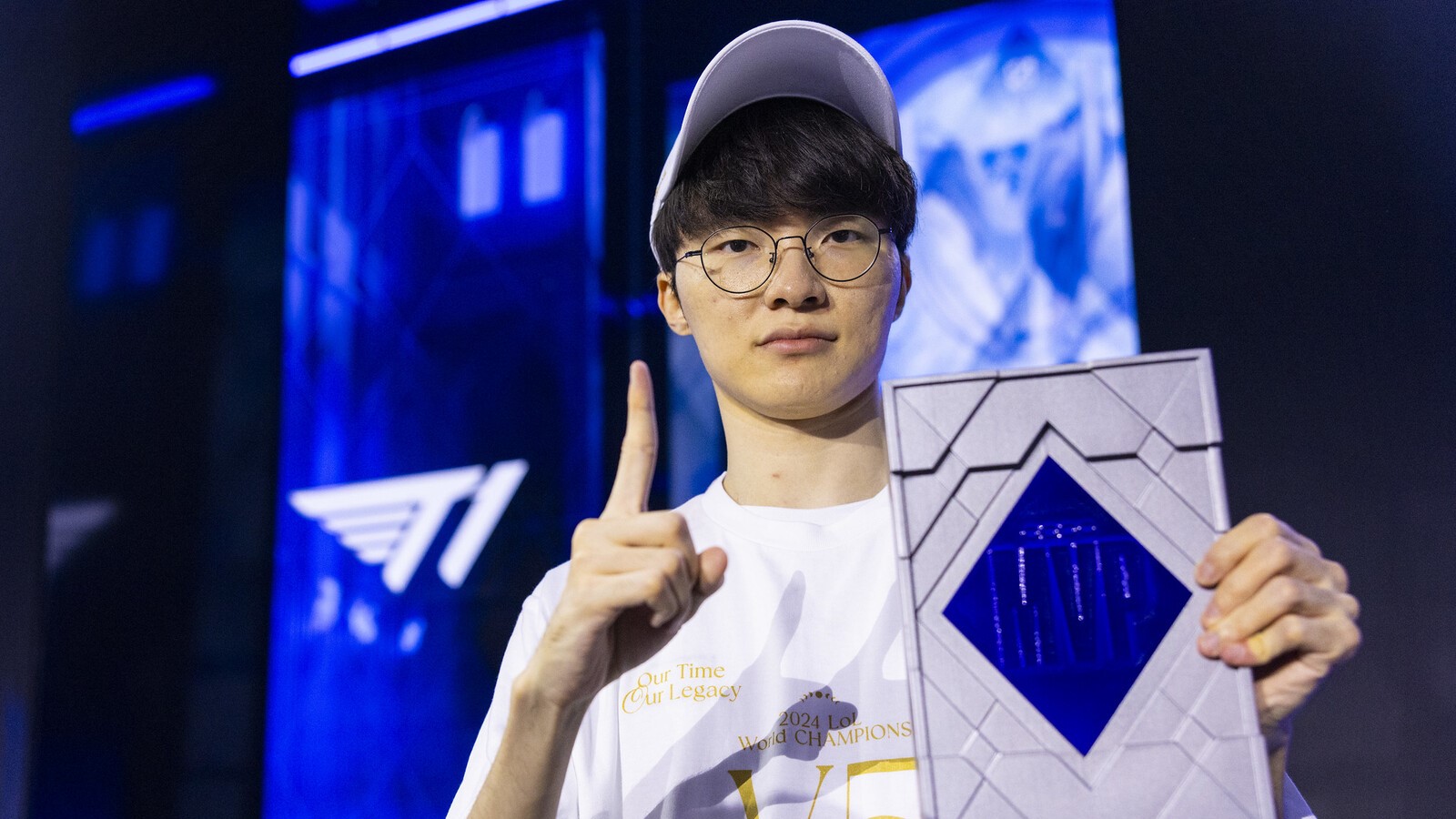 Faker ร่างทอง คว้ารางวัล FMVP แชมป์โลก Worlds 2024 | ONE Esports Thailand