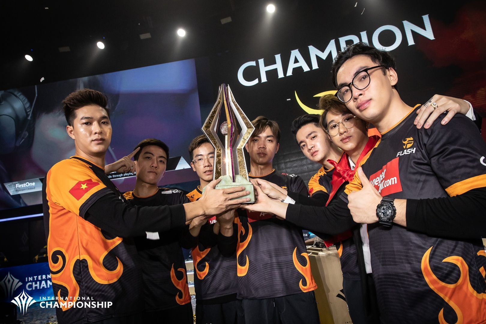 TEAM FLASH แถลงชี้แจงดราม่ารูปทีมออลสตาร์ - ยันไม่ถอนทีมลุย APL | ONE ...