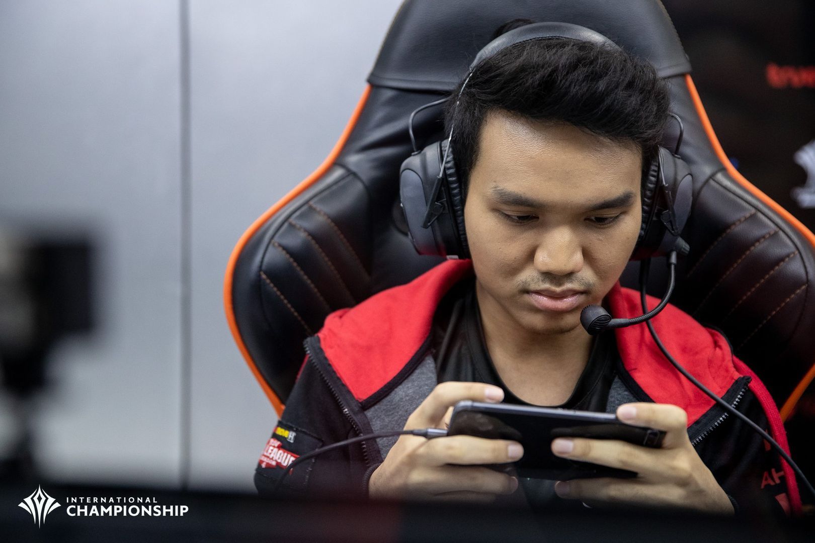 ยังอยู่! AHQ คอนเฟิร์มต่อสัญญา TAOz ช่วยลุย RoV โปรลีก 5 | ONE Esports ...