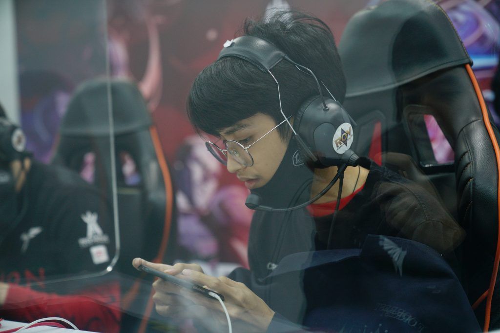 โดนลอบตีบ้าน! MAD ทำแสบ Talon ต้องลุ้นเข้ารอบต่อ | ONE Esports Thailand