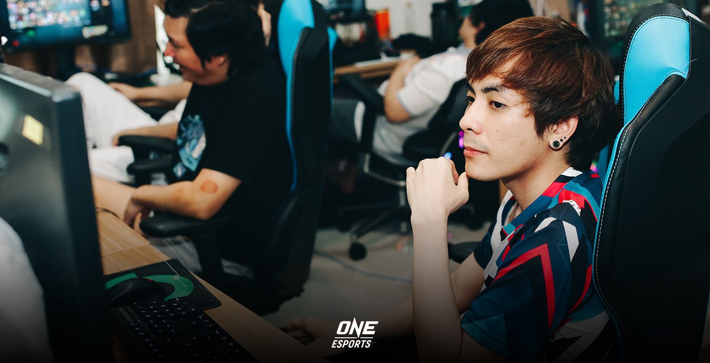 ล้ม/ลุก/คลุก/คลาน : เส้นทางโค้ช Dota2 ที่ไม่เคยง่าย ของ Lakelz | ONE Esports Thailand