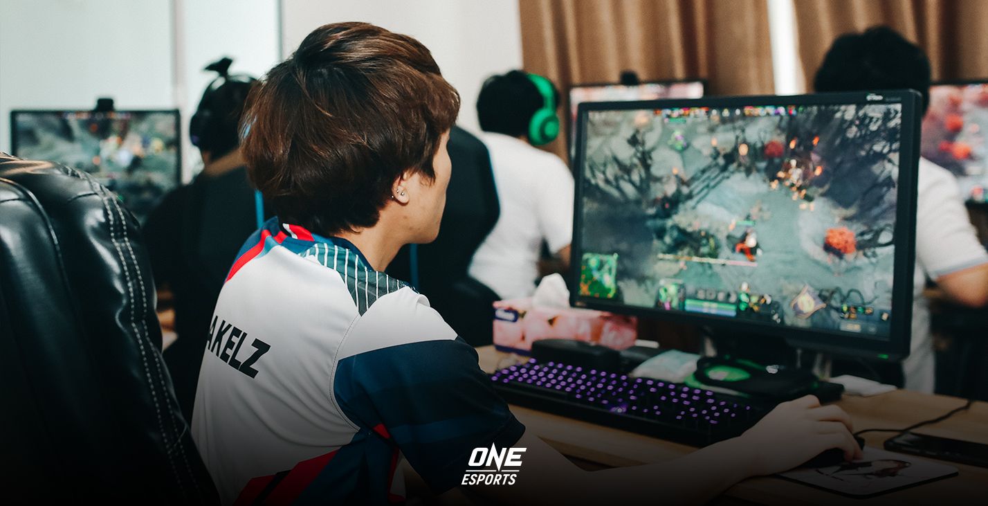 ล้ม/ลุก/คลุก/คลาน : เส้นทางโค้ช Dota2 ที่ไม่เคยง่าย ของ Lakelz | ONE Esports Thailand