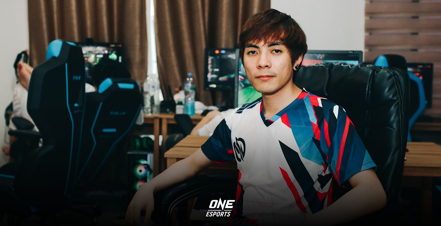 ล้ม/ลุก/คลุก/คลาน : เส้นทางโค้ช Dota2 ที่ไม่เคยง่าย ของ Lakelz | ONE Esports Thailand